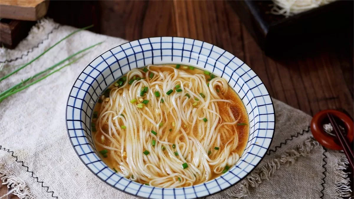 Plain Noodles, Shanghai – Yangchun Mian – chinatripedia