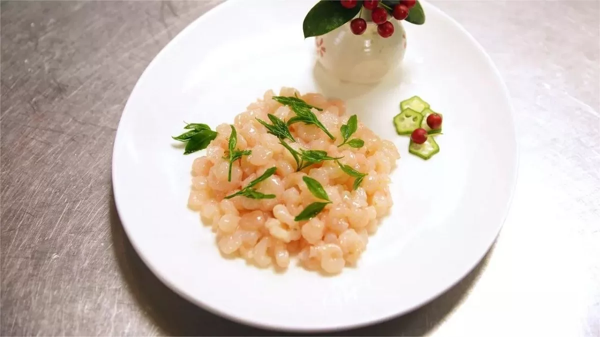 Fried Shrimp with Biluo Chun Tea (Biluo Xiaren) - chinatripedia