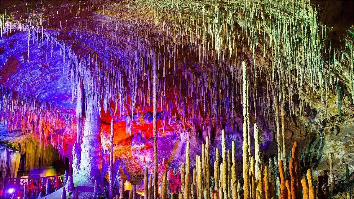 Yulong Cave, Lichuan - Ticket, Location, Opening Hours, And Highlights ...