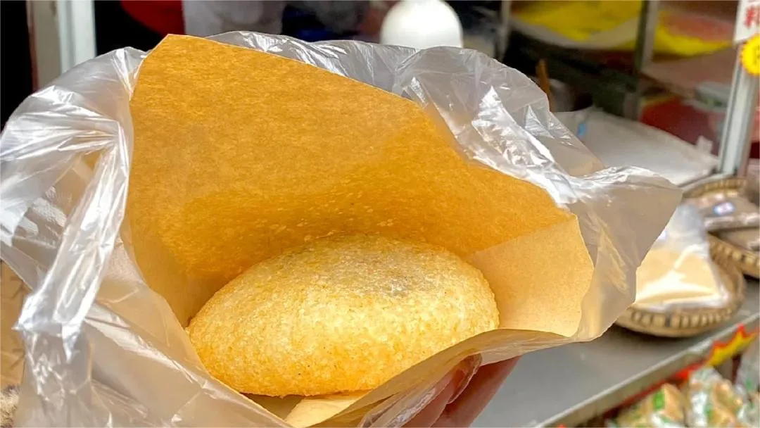 Fried Bean Paste Bun (Dou Sha Wo) - chinatripedia