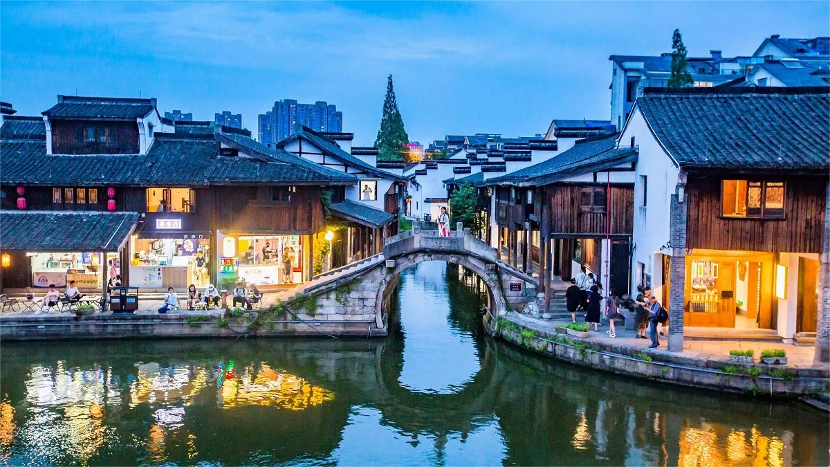 Lu Town, Shaoxing - Ticket, Opening Hours, Location, and Highlights - chinatripedia