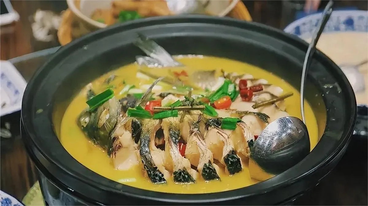Dali Clay Pot Fish - A Regional Home-Cooked Dish - chinatripedia